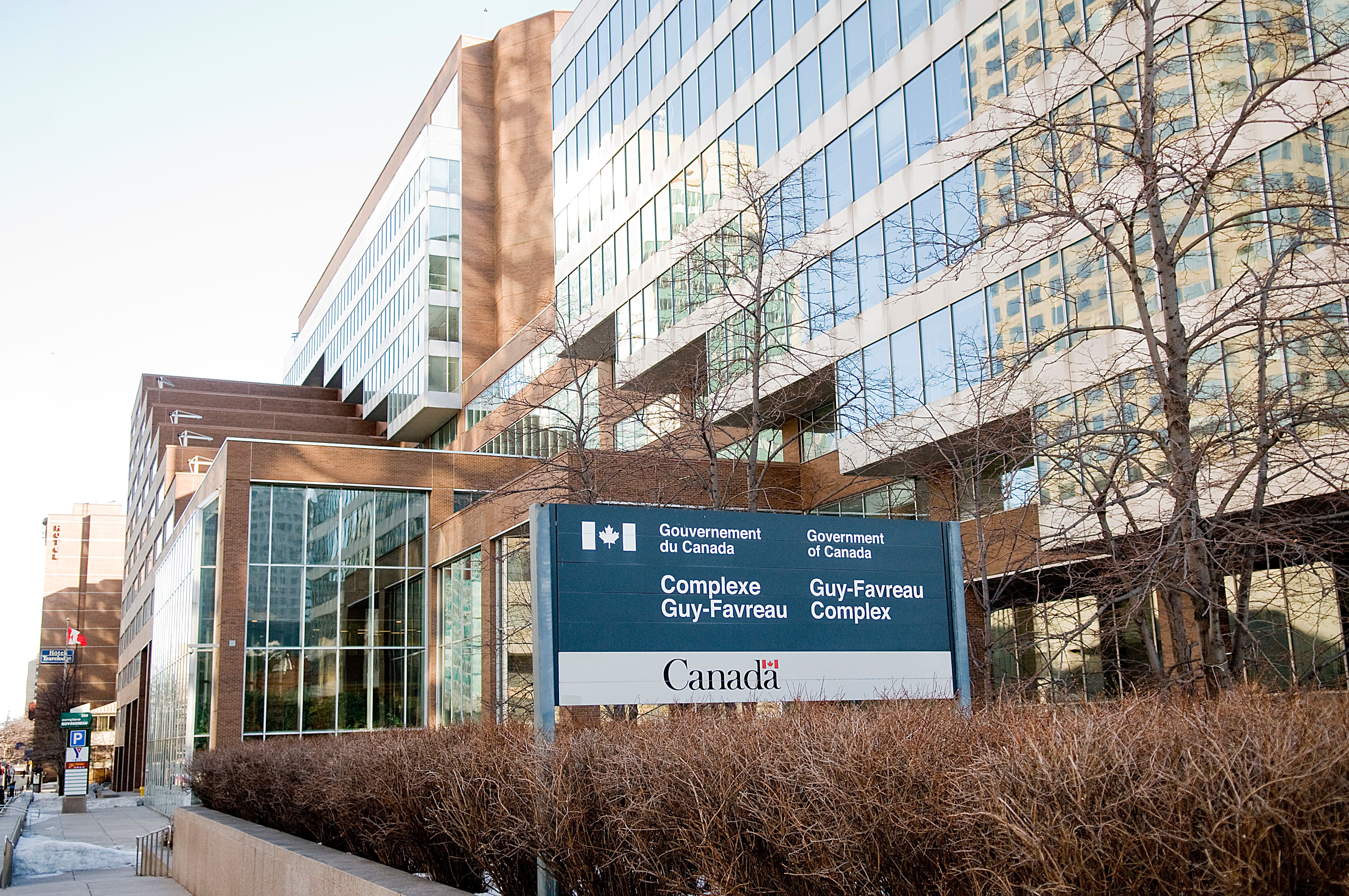 COVID-19 parmi les employés: le Complexe Guy-Favreau fermé jusqu’au 7 ...