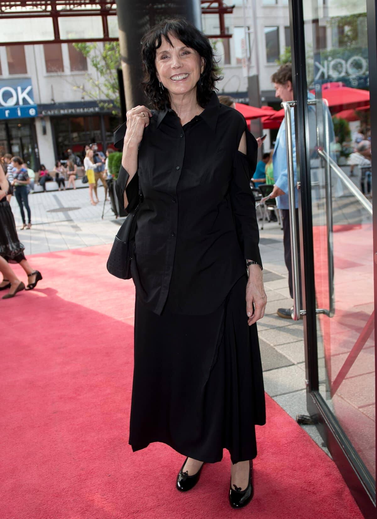 La chanteuse Renée Claude emportée par la COVID-19 | TVA Nouvelles