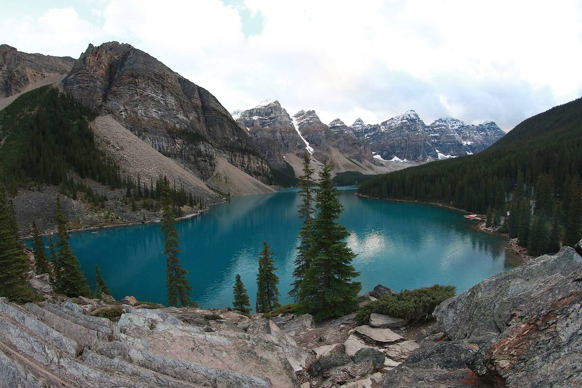 Tourisme de masse: Fini les voitures au Lac Moraine | JDQ