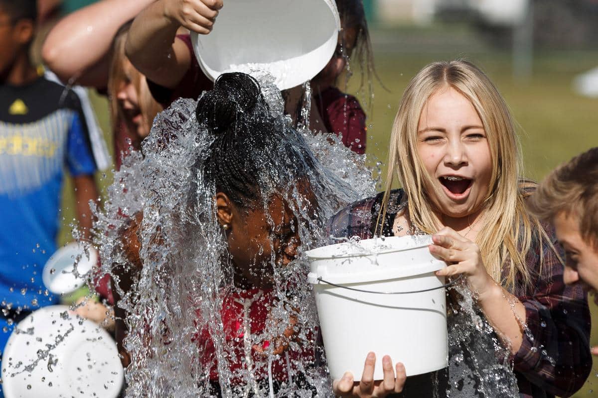 «Ice Bucket Challenge»: le défi qui a fait avancer la recherche | TVA ...