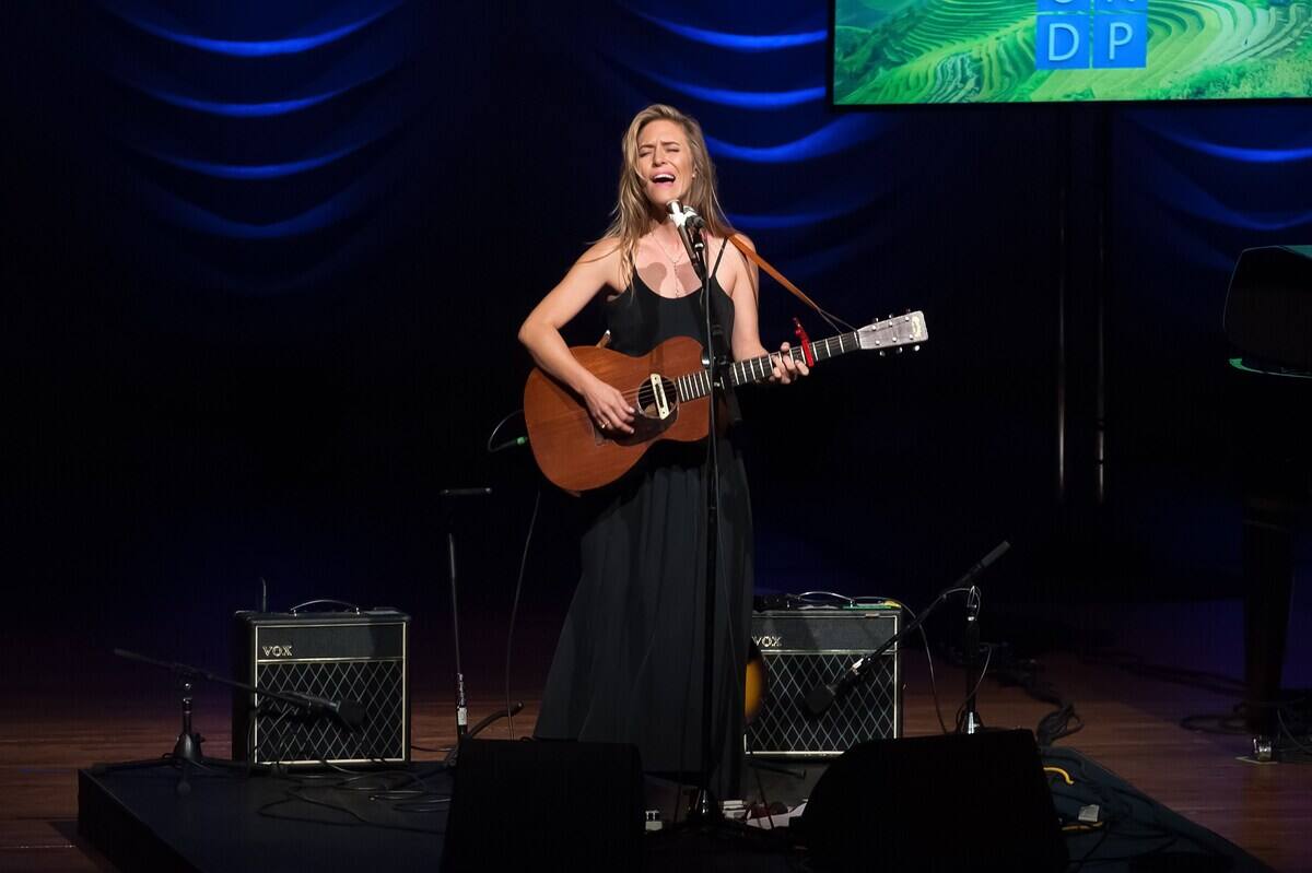 Feist quitte la tournée Arcade Fire à la suite des allégations d ...