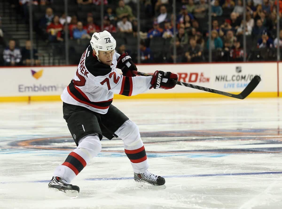 Mike Komisarek se joint aux Canucks | Le Journal de Montréal