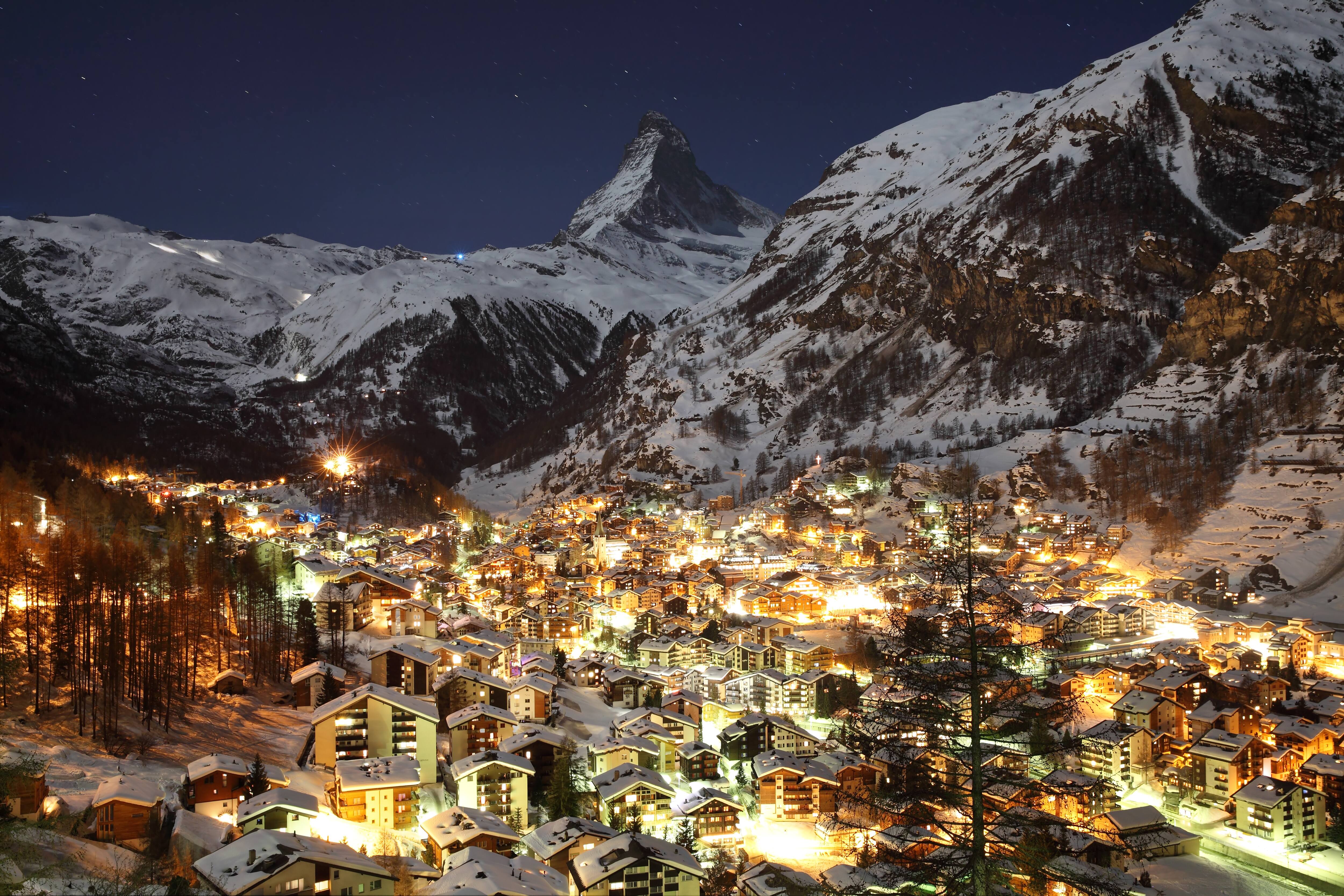 Incendie mortel en Suisse: les propriétaires du bar rejettent la faute ...