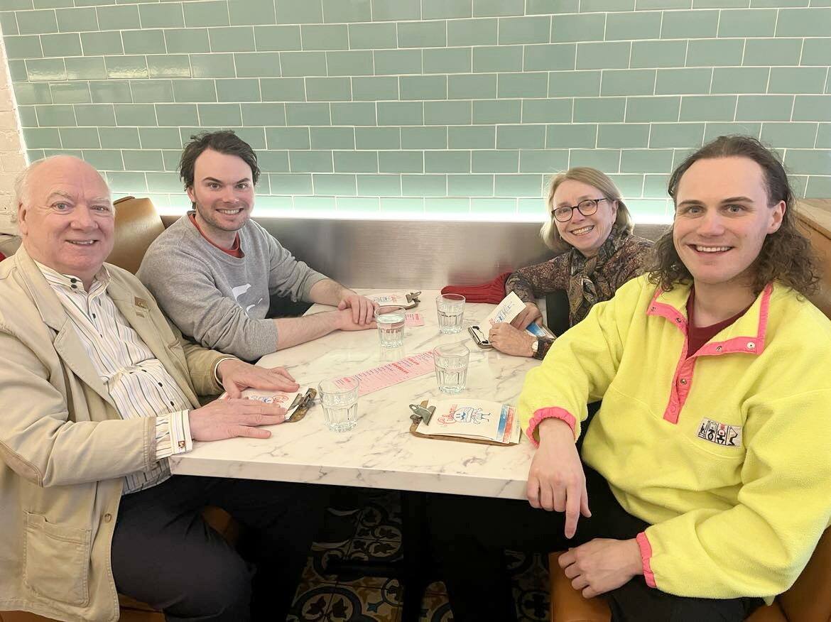 «Mon père (de 73 ans), c'est le ultimate swiftie»: l'humoriste David ...