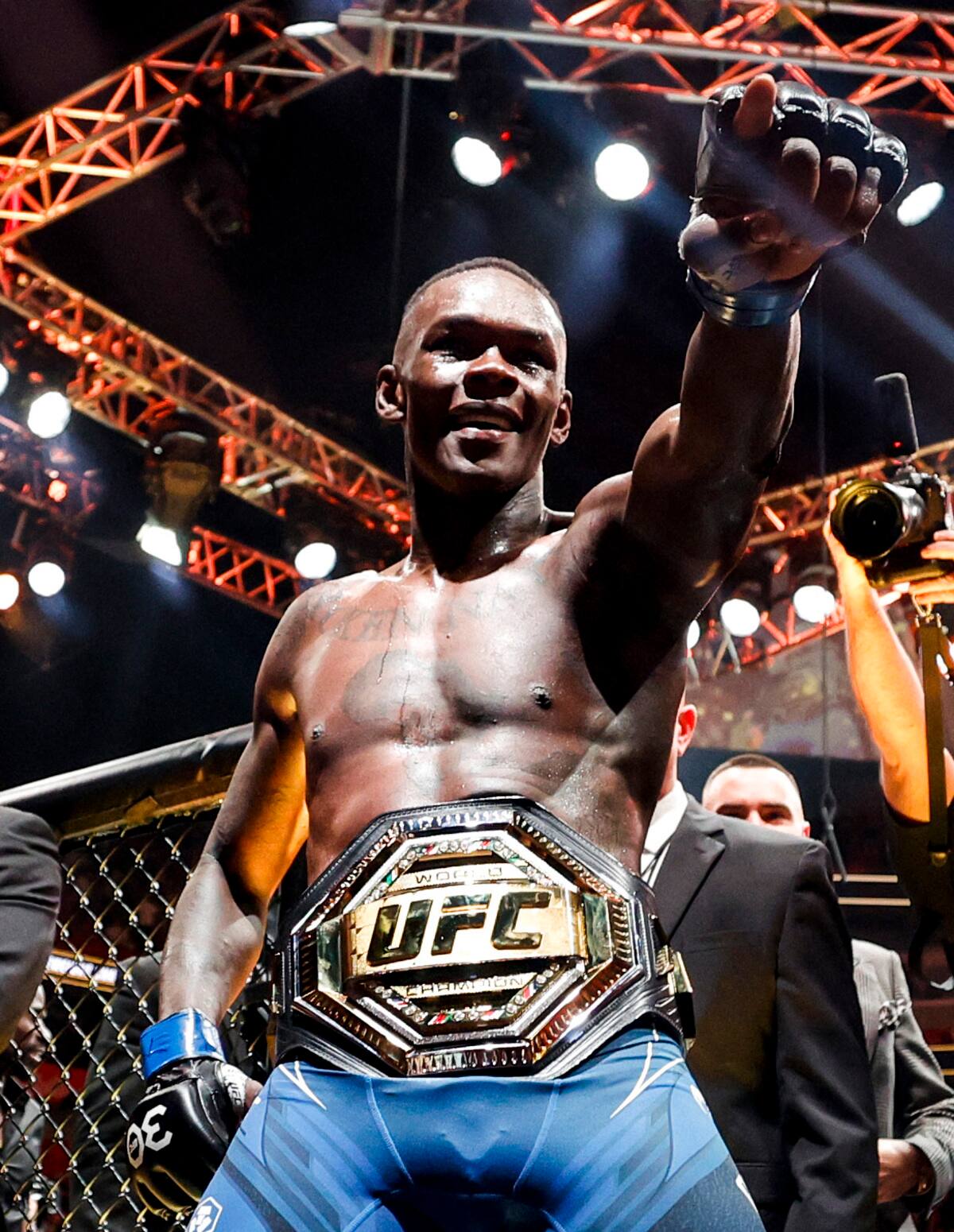 L’ex-copine de ce champion de l’UFC veut la moitié de ses gains | JDM