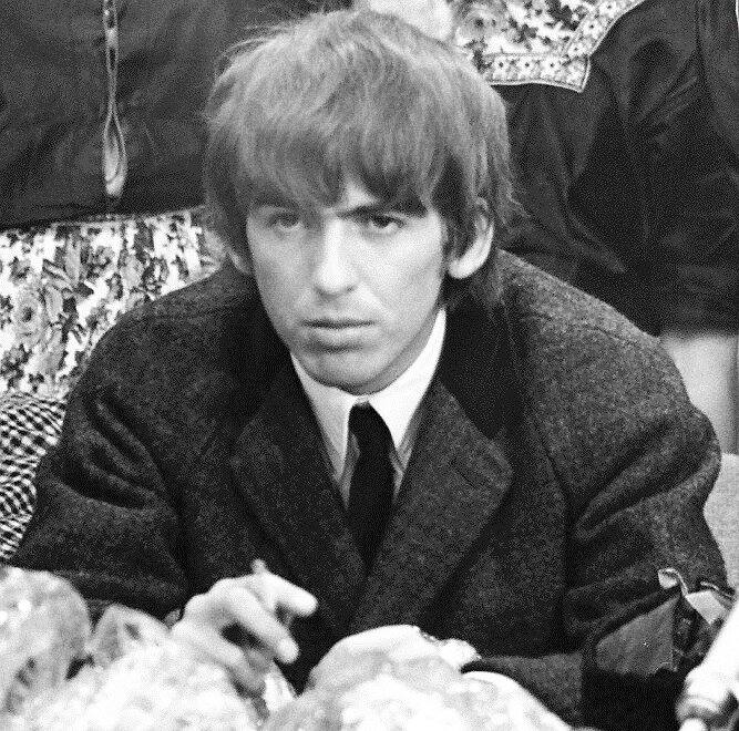 La vie de George Harrison, le légendaire guitariste des Beatles | JDM