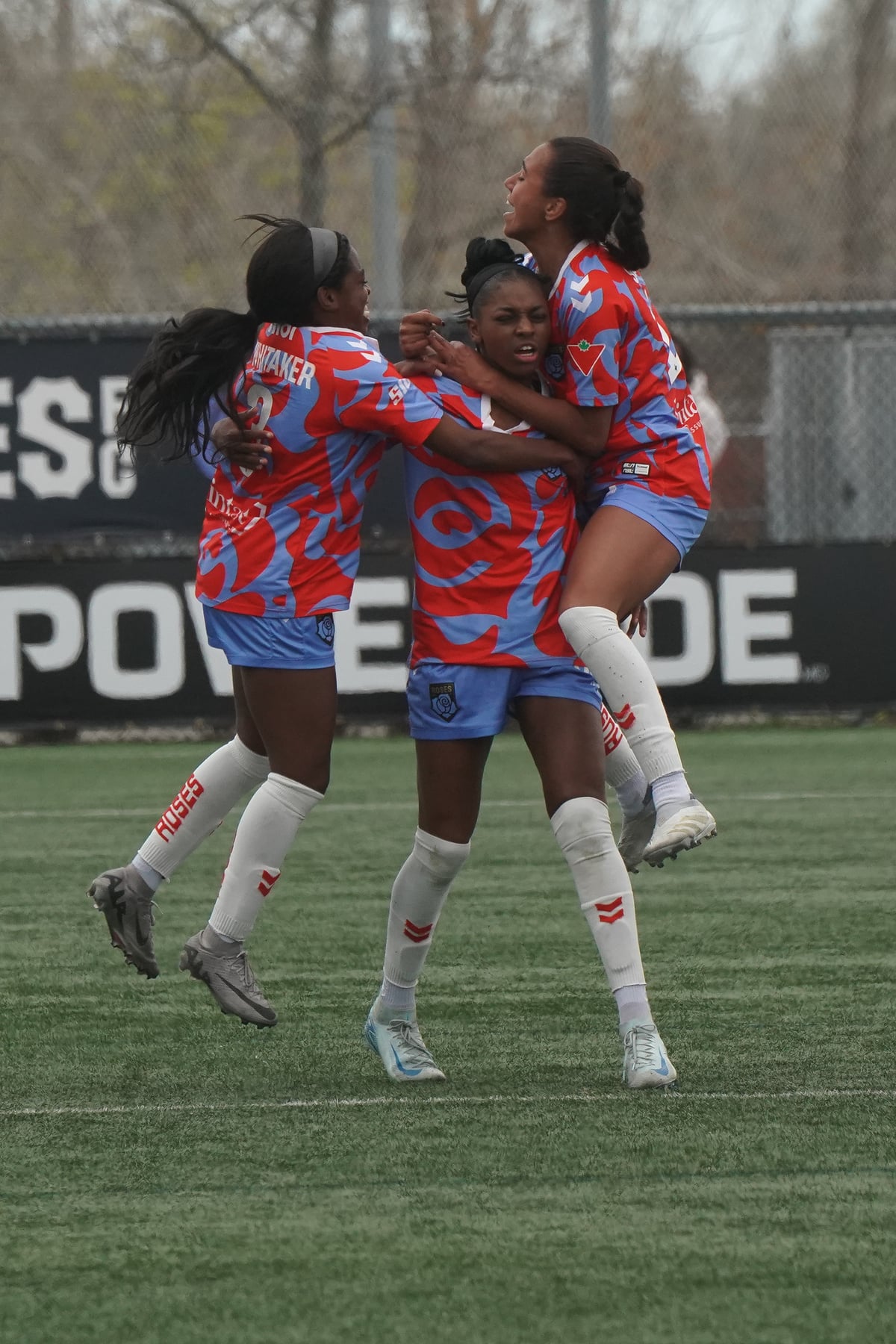 Les Roses frappent tôt et fort pour l’emporter | JDM