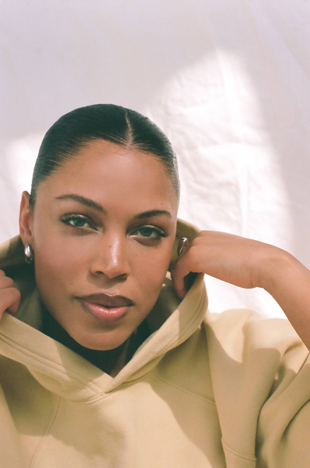 «Pick Me Up»: la comédienne Catherine Souffront lance un premier simple ...