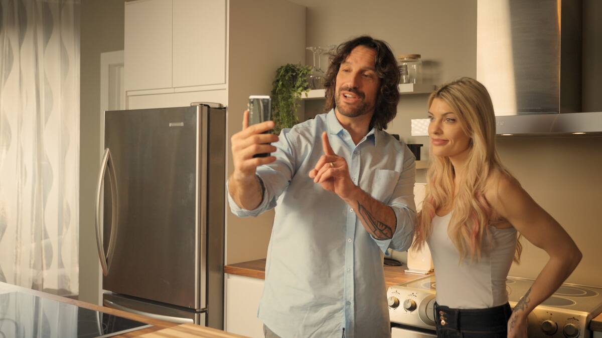 «Comment devenir un gourou»: l’humoriste Mathieu Cyr se transforme en ...