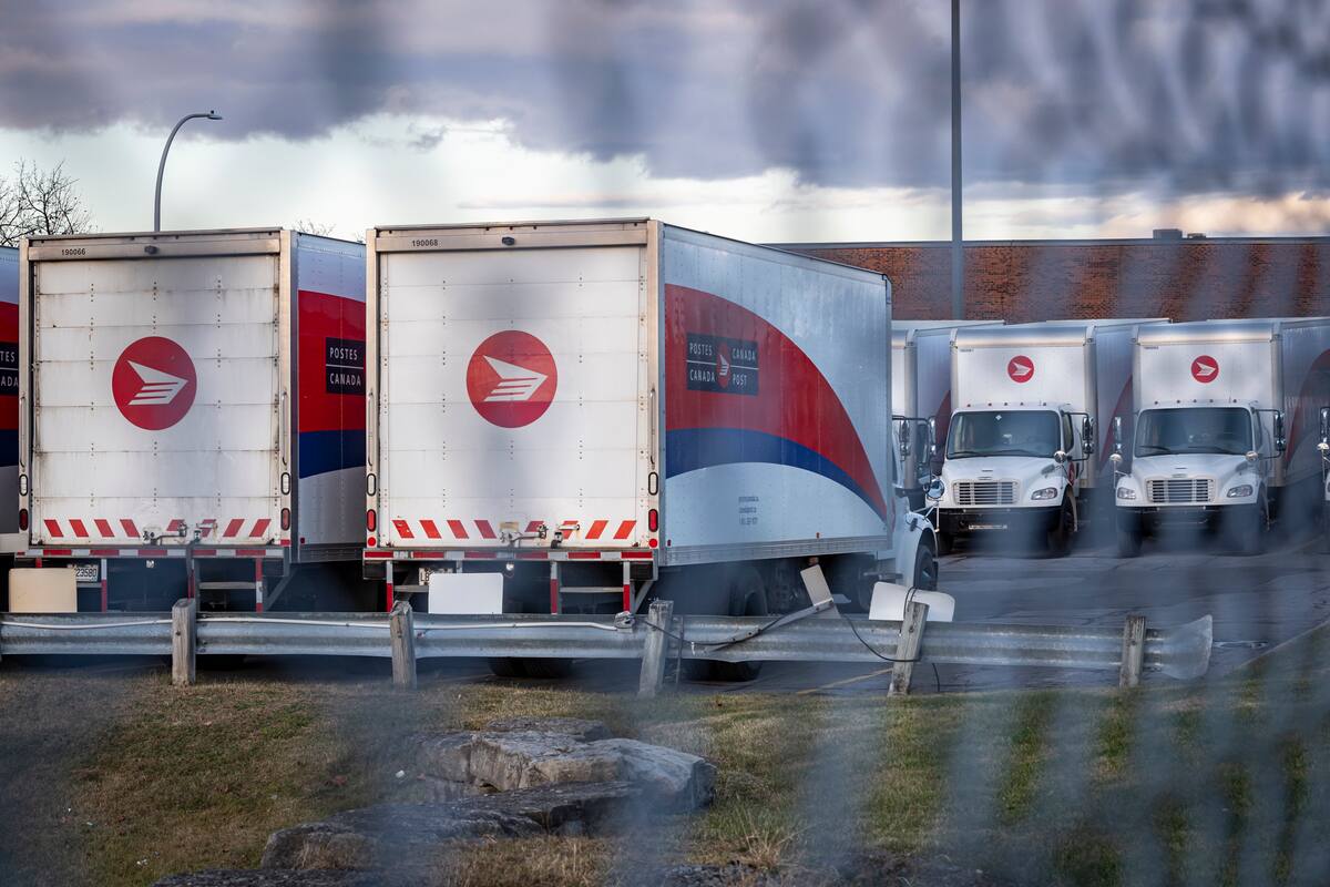 Grève à Postes Canada: le syndicat rencontrera le ministre Lightbound ...