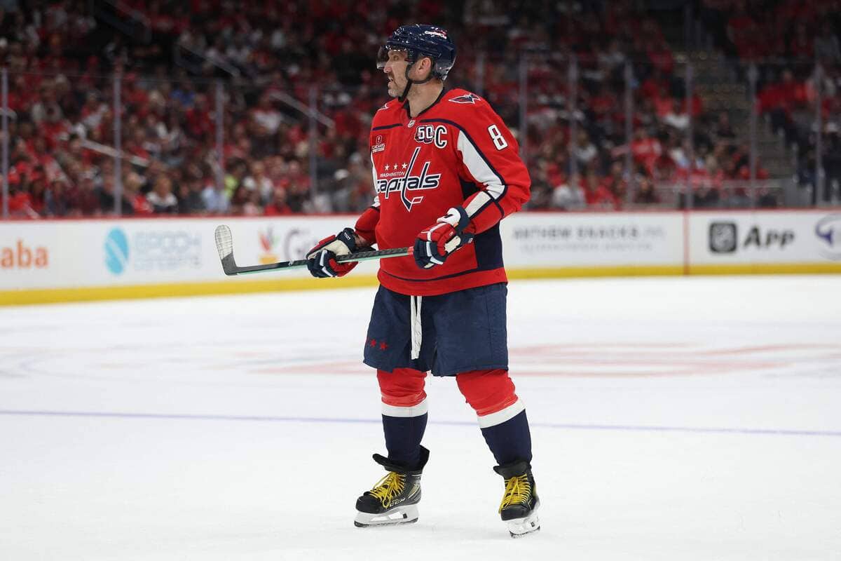 Alex Ovechkin change de position - TVA Sports