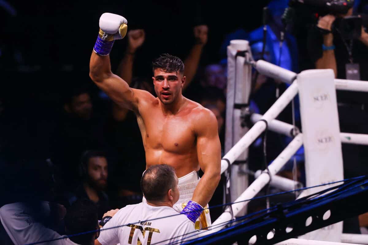 «Tu nous dois de l'argent»: le père de Tommy Fury accuse Jake Paul de ...