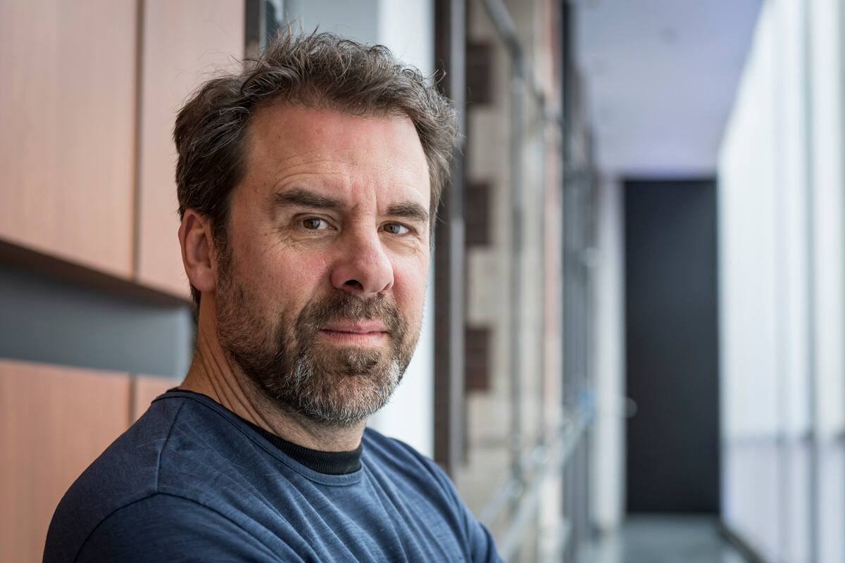 Bruno Marcil raconte avoir été marqué par le combat de sa mère contre ...