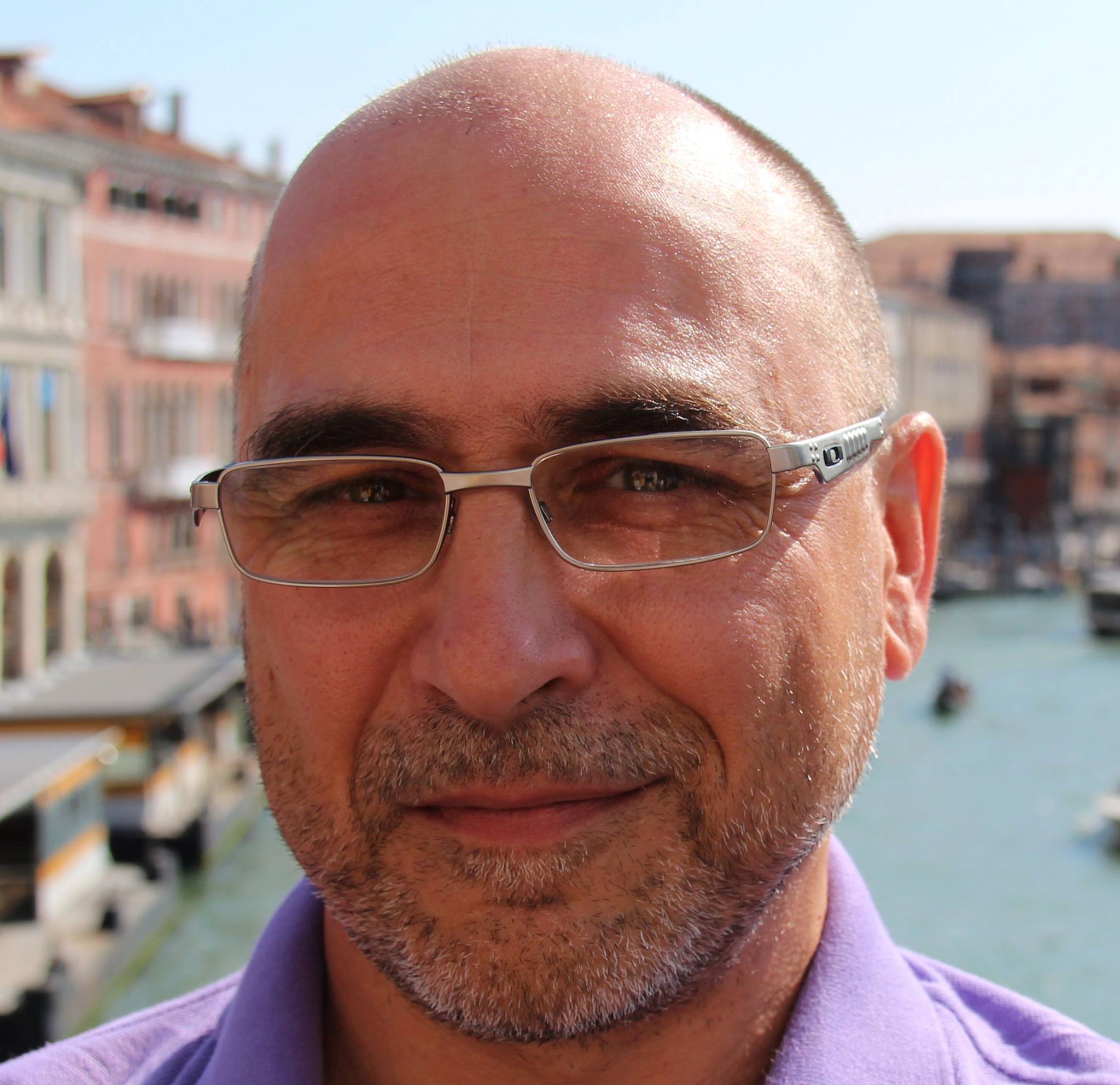 André Ducharme est en deuil de son père et se fâche contre ceux qui ne ...