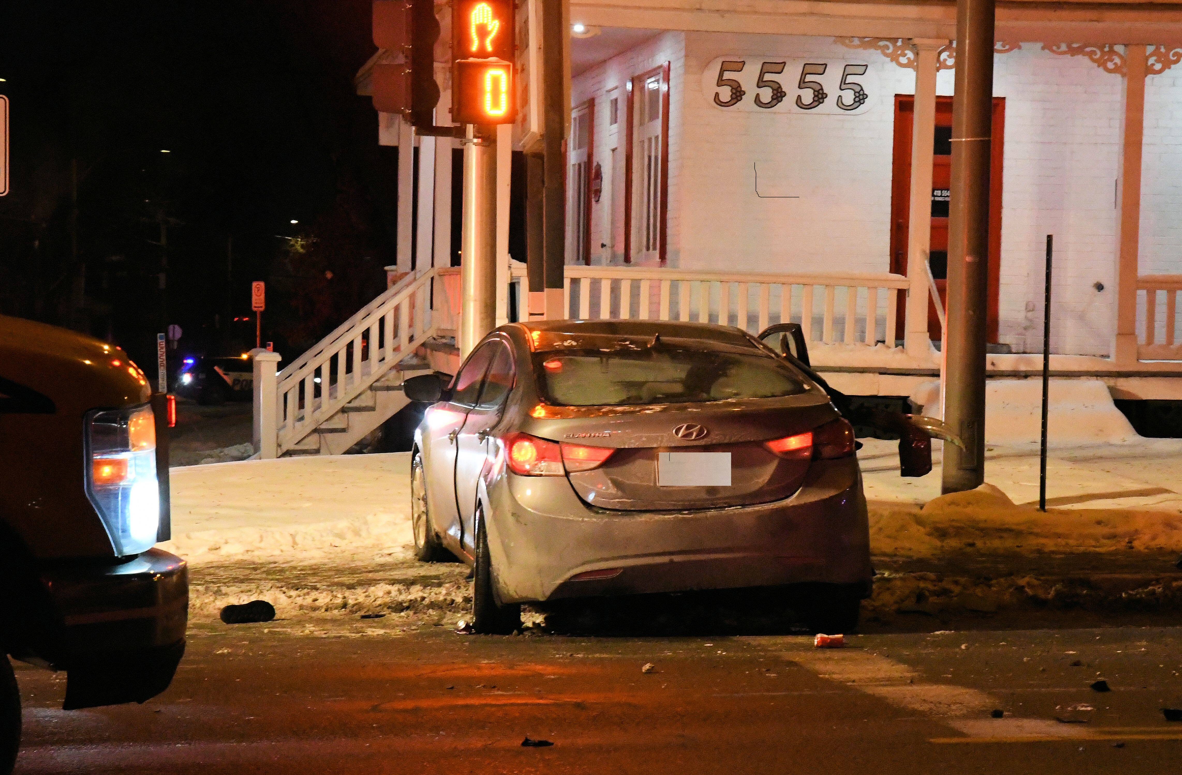 Collision avec un poteau: une passagère de 16 ans perd la vie à Québec | 24 heures