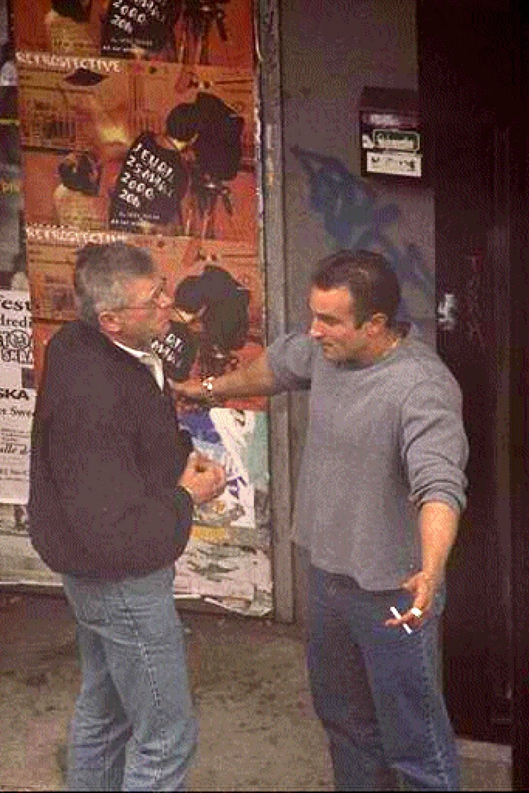 Écoutez une conversation téléphonique où le leader des Hells Angels ...