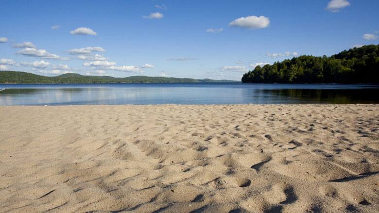 Voici les 10 plages préférées des Québécois où se baigner cet été ...