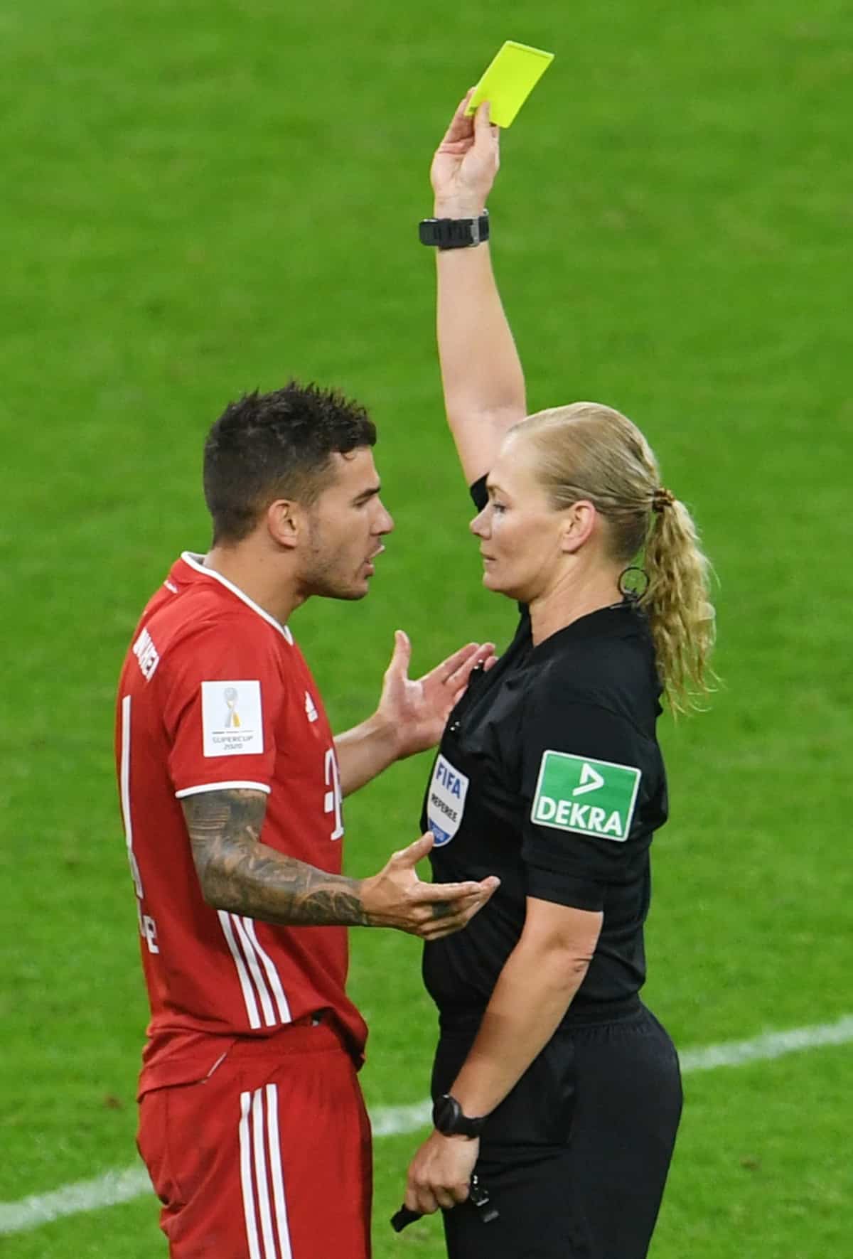 Une première femme arbitre à la Coupe du monde de soccer | JDM