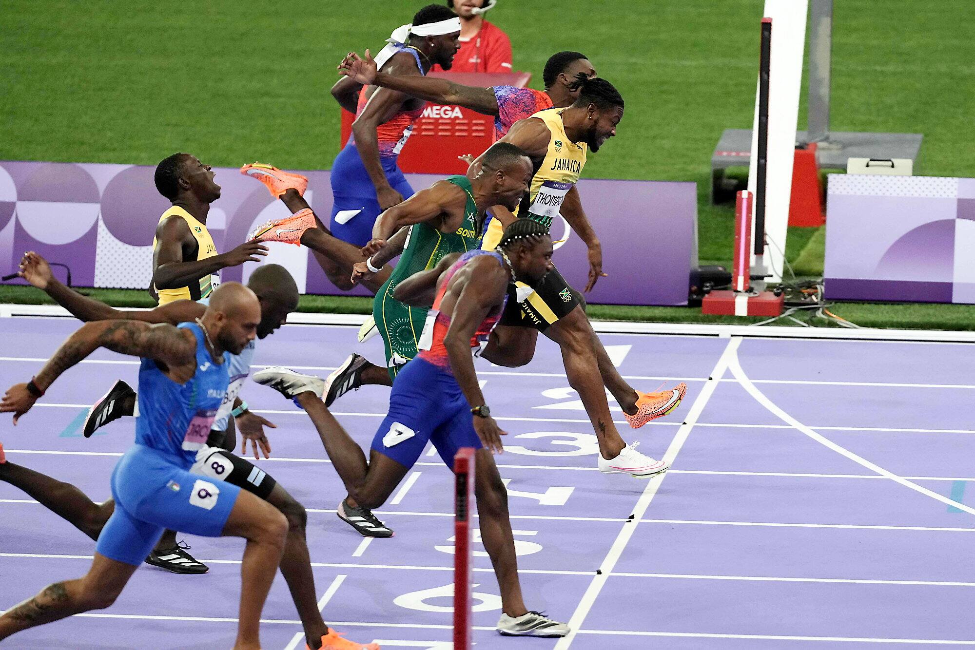 La photo de la ligne d'arrivée du 100 mètres masculin aux JO est vraiment incroyable | Le Sac de ...