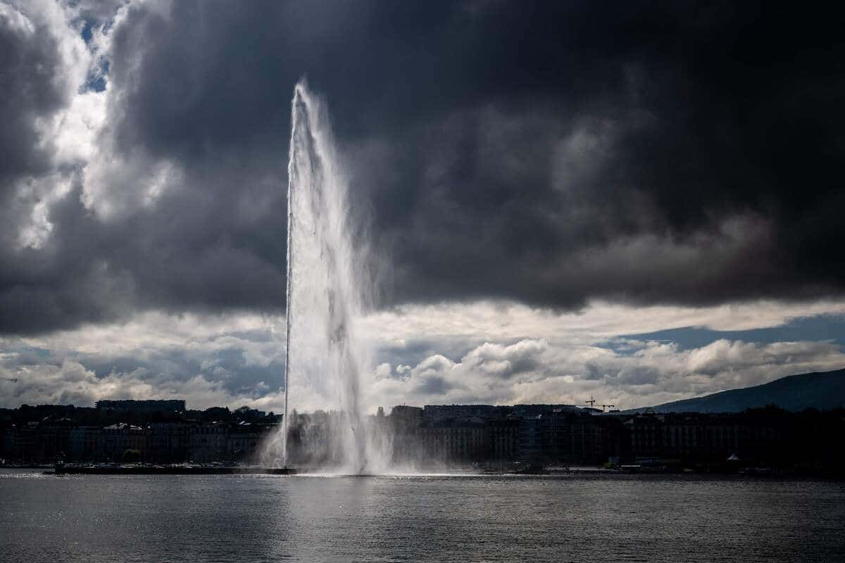Il veut embrasser le jet d'eau de Genève et finit à l'hôpital | JDM