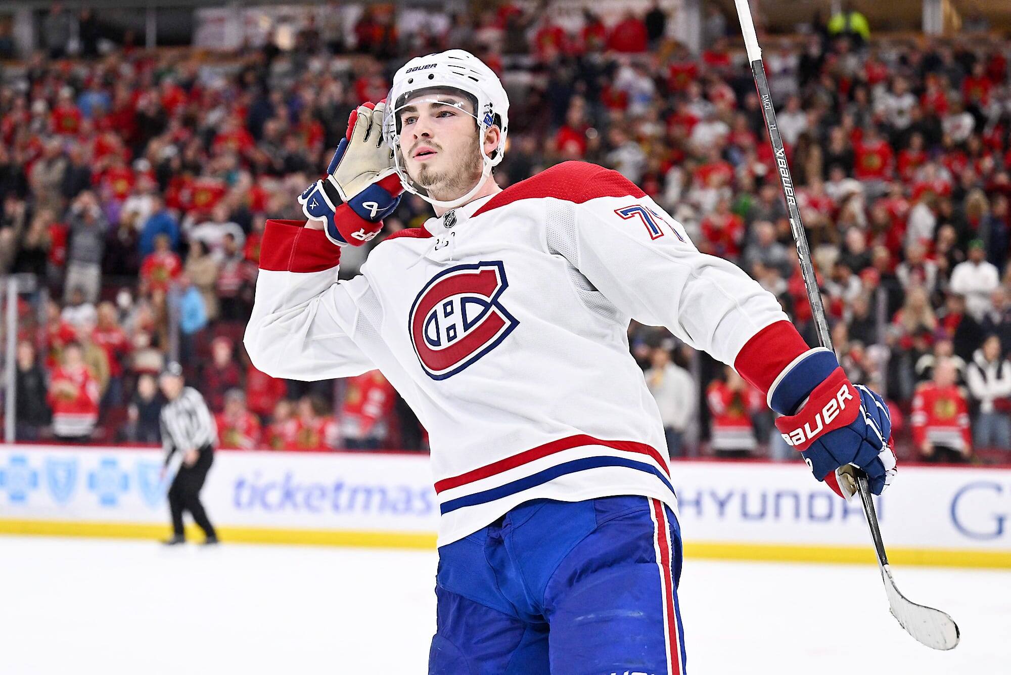 Canadien: Kirby Dach fait taire la foule | JDM