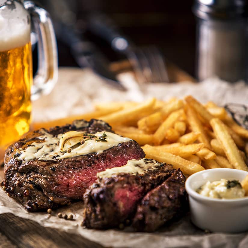 10 endroits où manger un bon steak frites à Québec | Coup de pouce