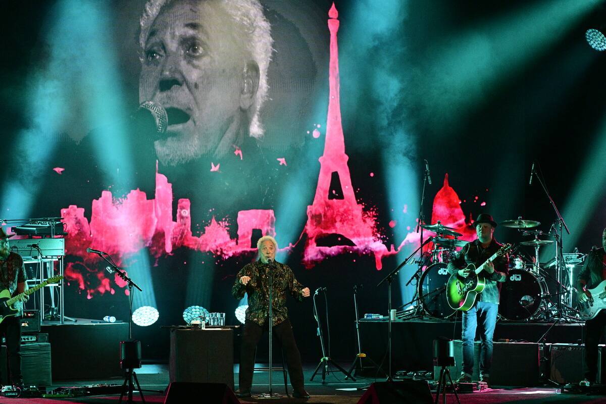 Applaudissements et cris: Sir Tom Jones accueilli en roi au Théâtre St ...
