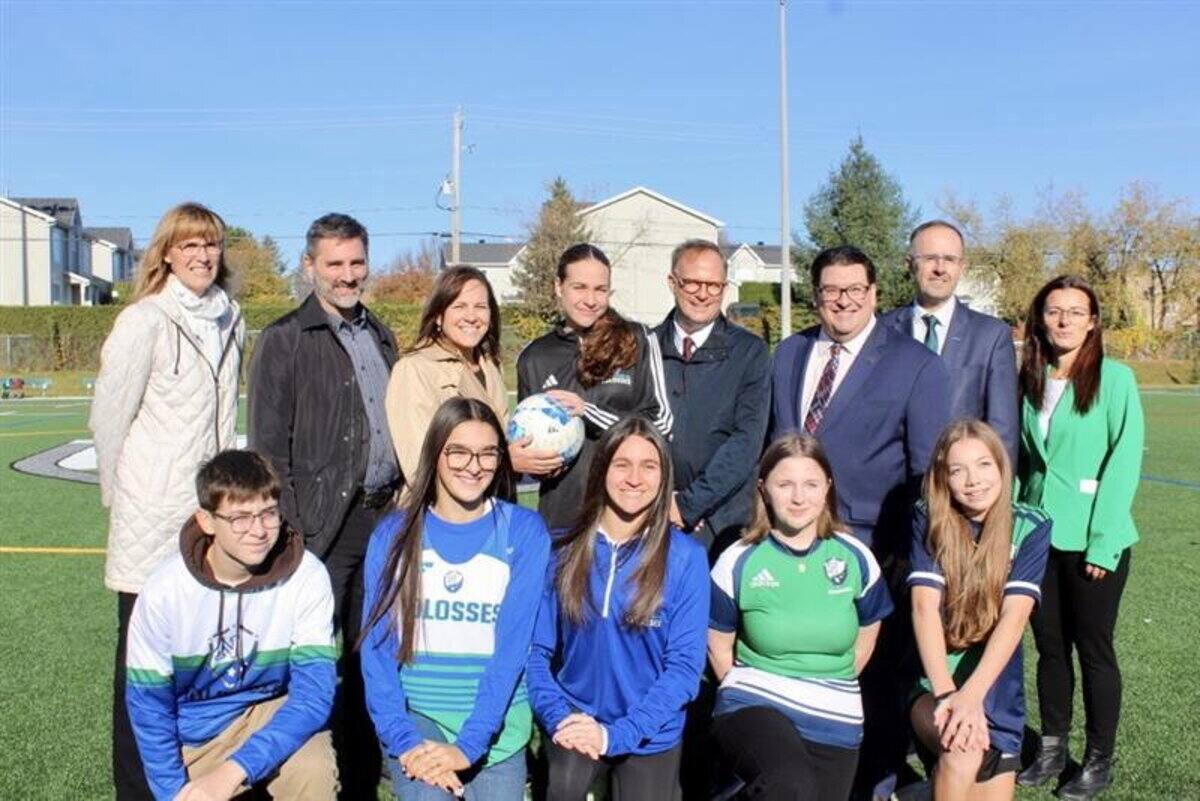École secondaire de Neufchâtel: un nouveau terrain synthétique pour les ...