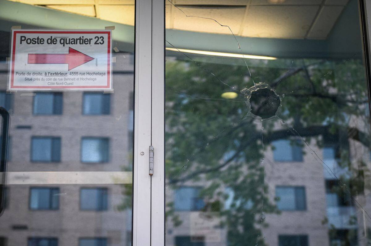 Un poste de quartier du SPVM vandalisé dans Hochelaga-Maisonneuve | TVA ...