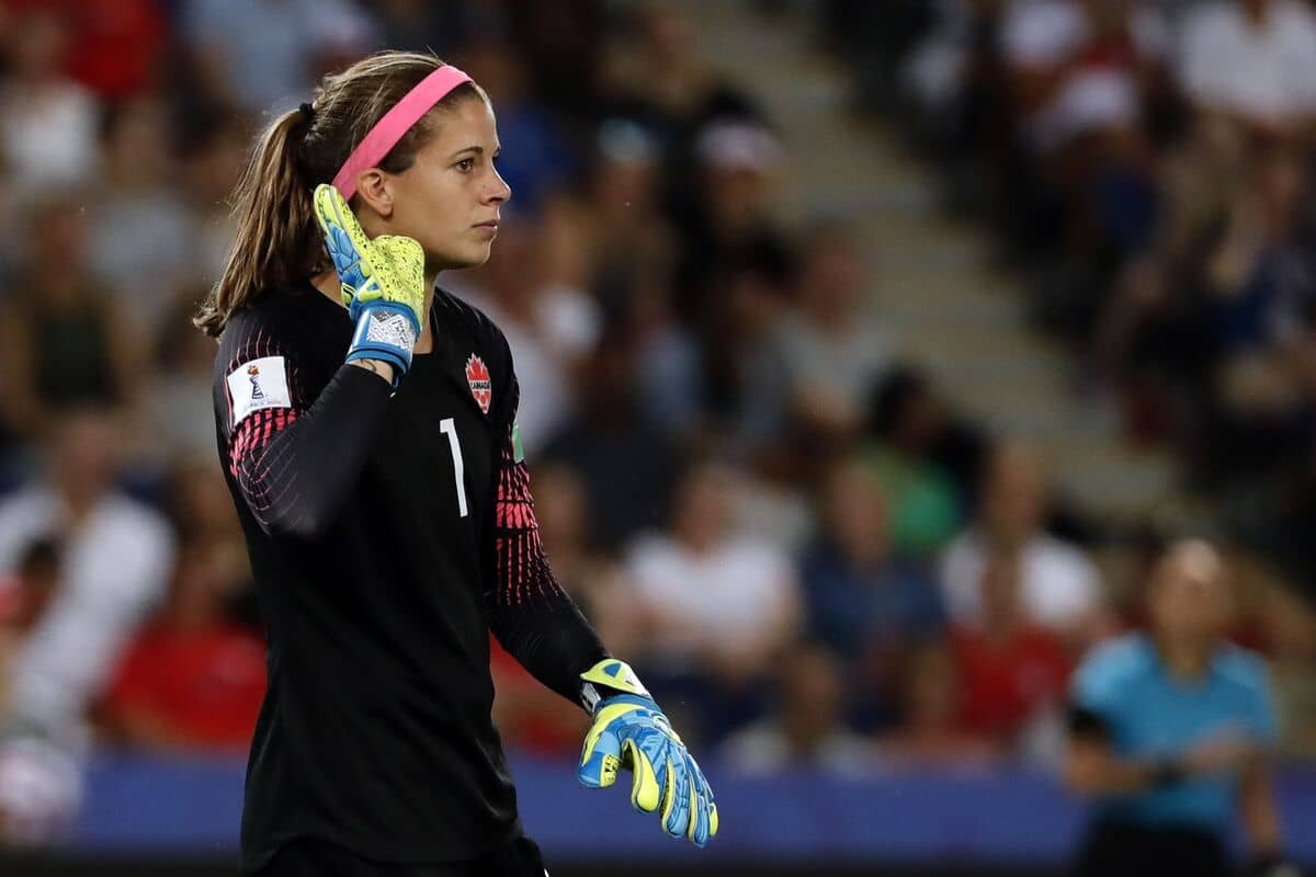 Stephanie Labbé engagée par les Whitecaps - TVA Sports