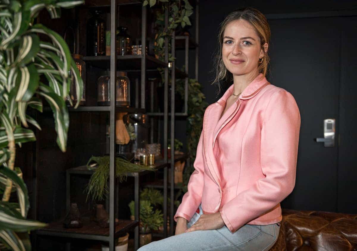 Ce qui se cache derrière les sourires du personnel d'«Hôtel» | JDM