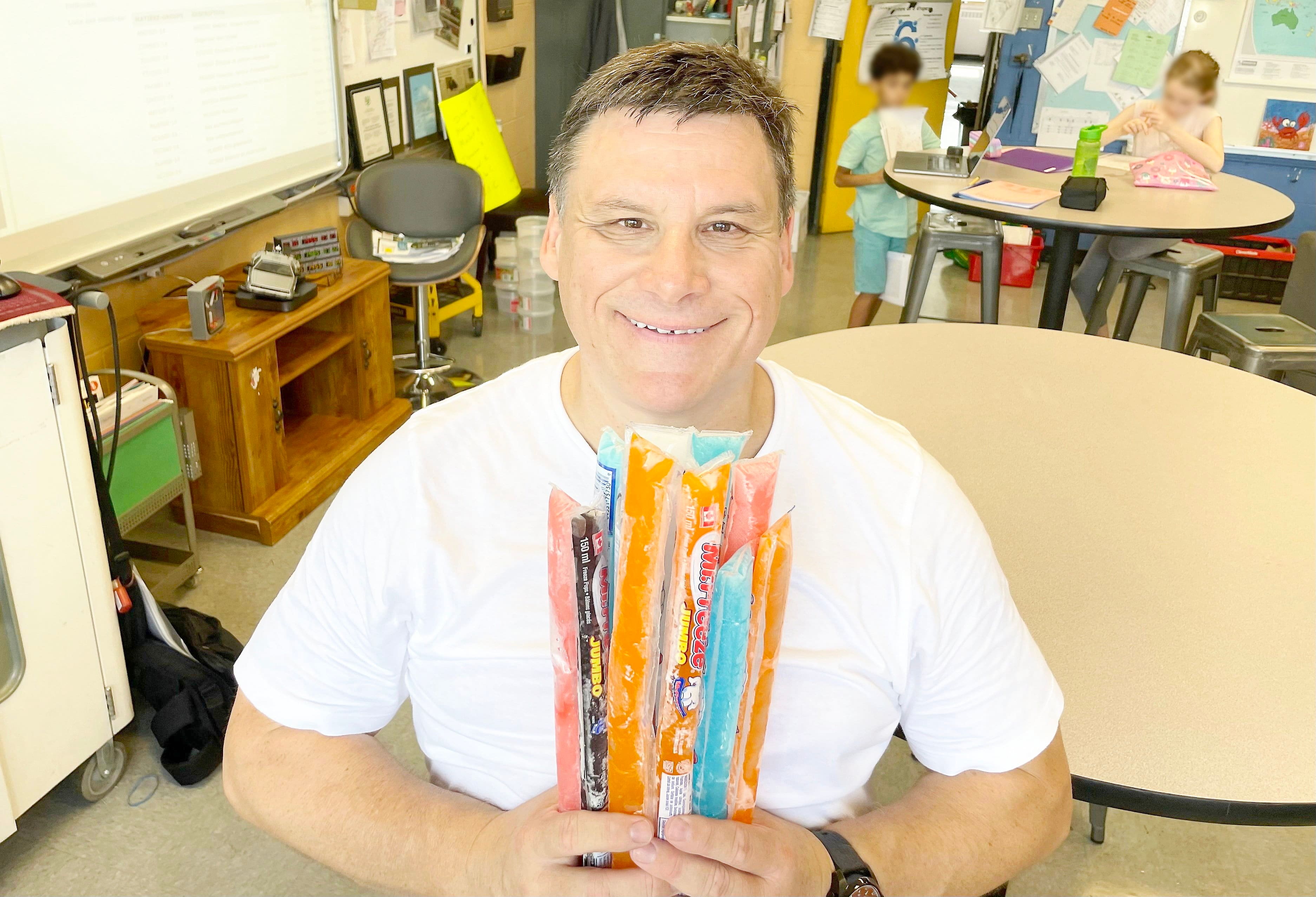 «Des petits fours»: apprendre et enseigner à 31 degrés Celsius | JDQ