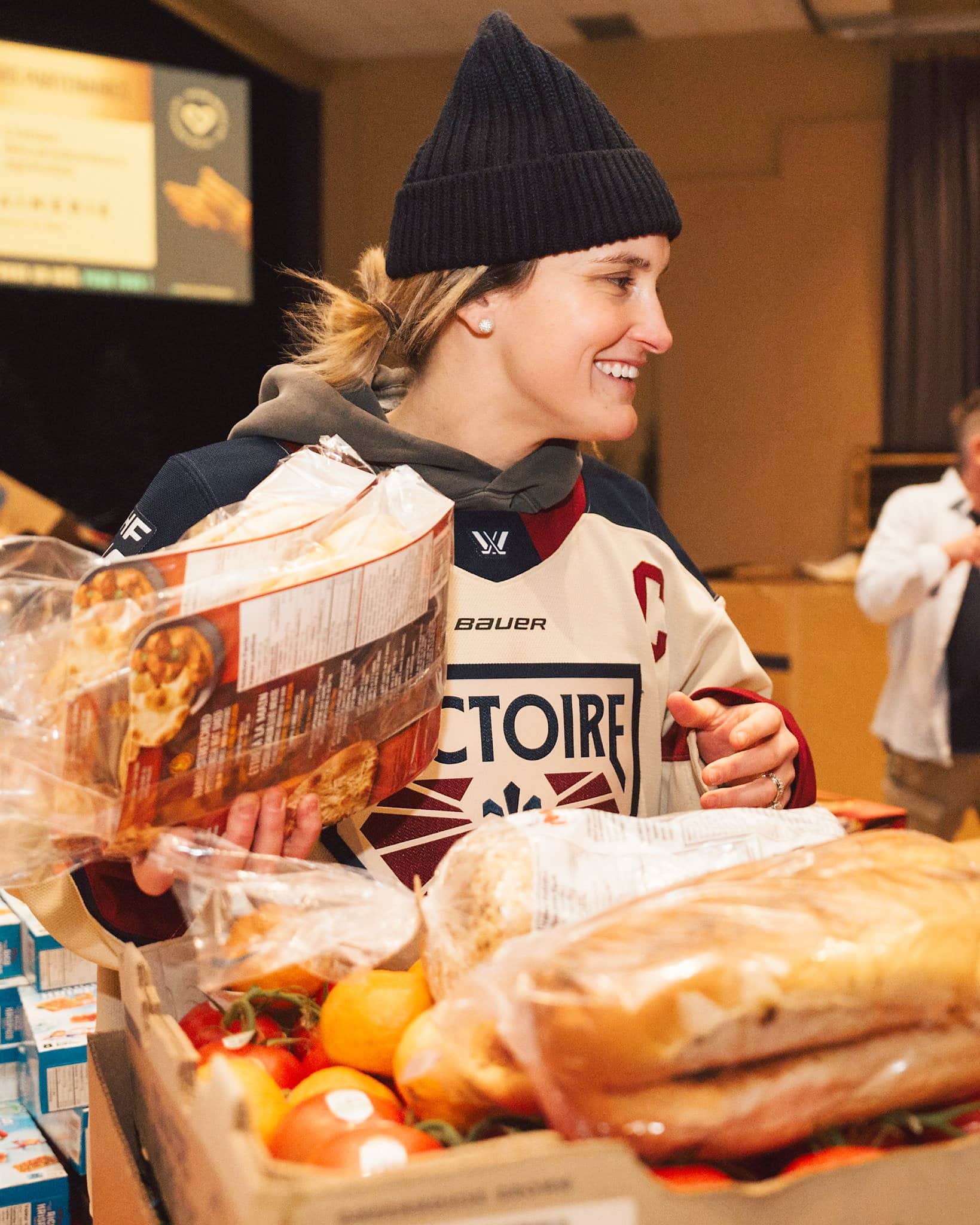 [EN IMAGES] La Victoire de Montréal aide les plus démunis - TVA Sports