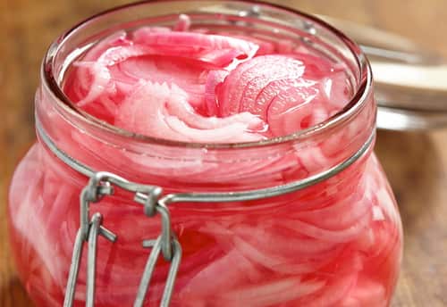 Oignon rouge mariné | Coup de pouce