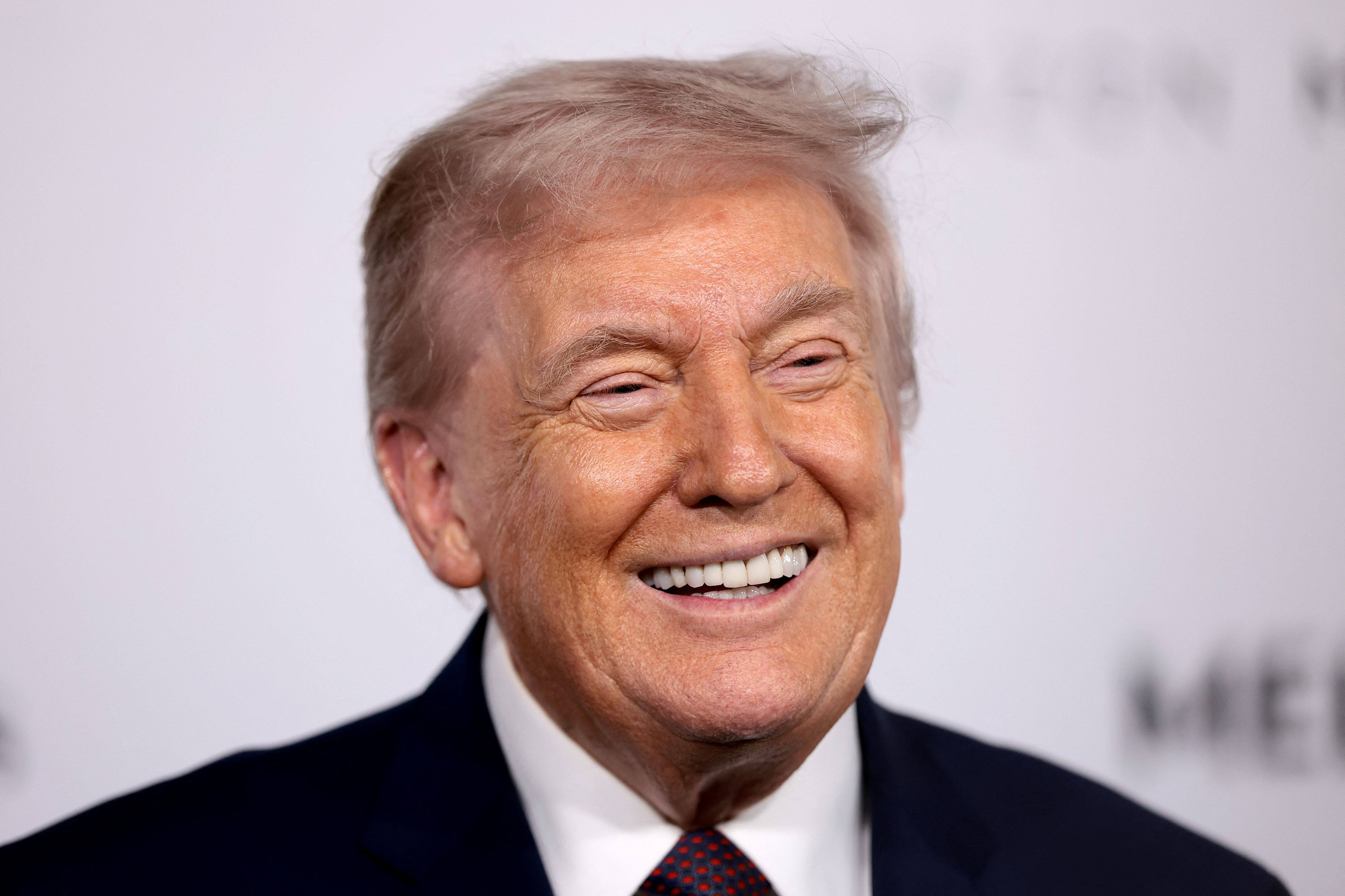 Donald Trump porte plainte contre le fisc américain à propos de ses ...