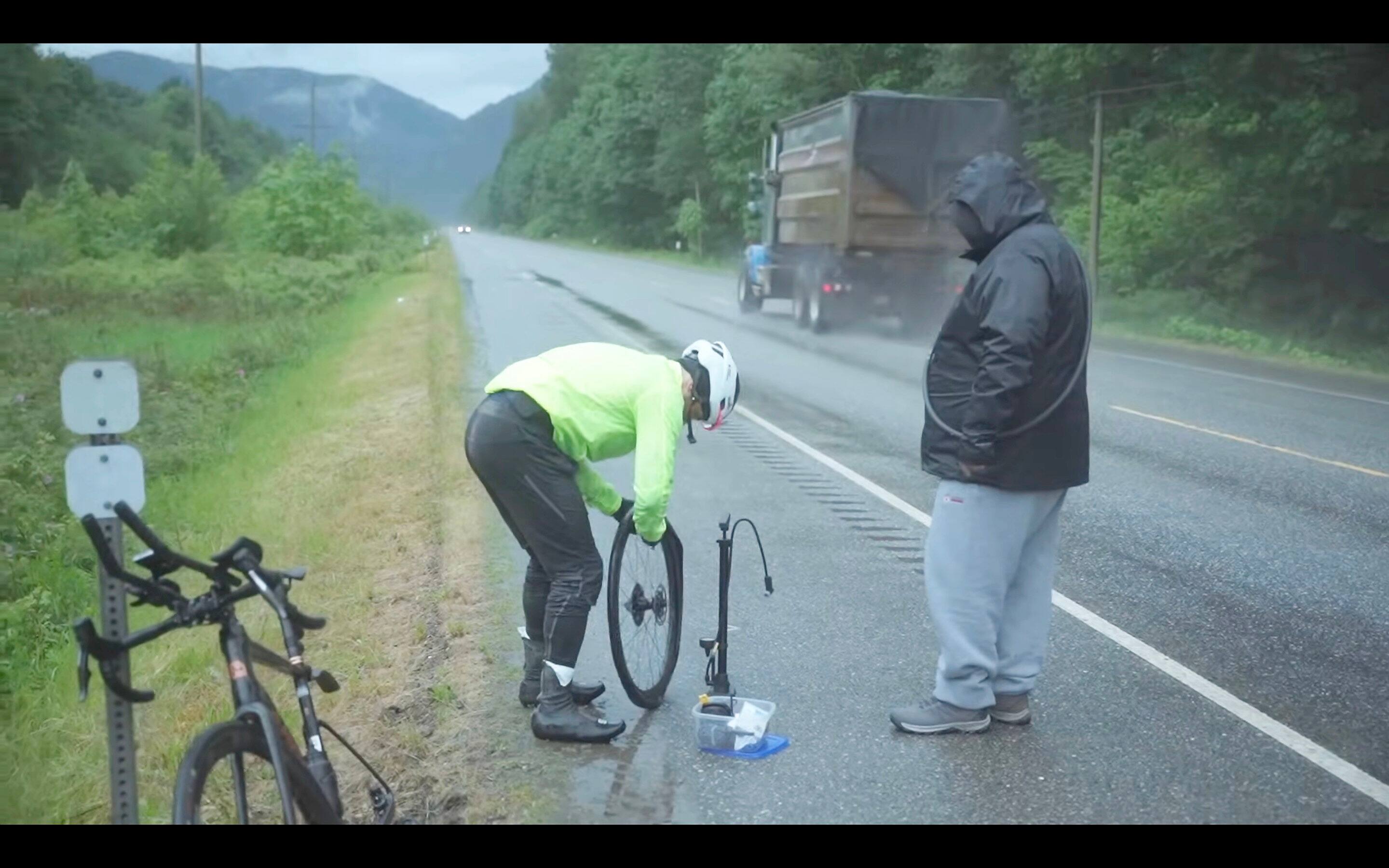[VIDÉO] Voyez Jay Du Temple se surpasser en traversant le pays à vélo ...
