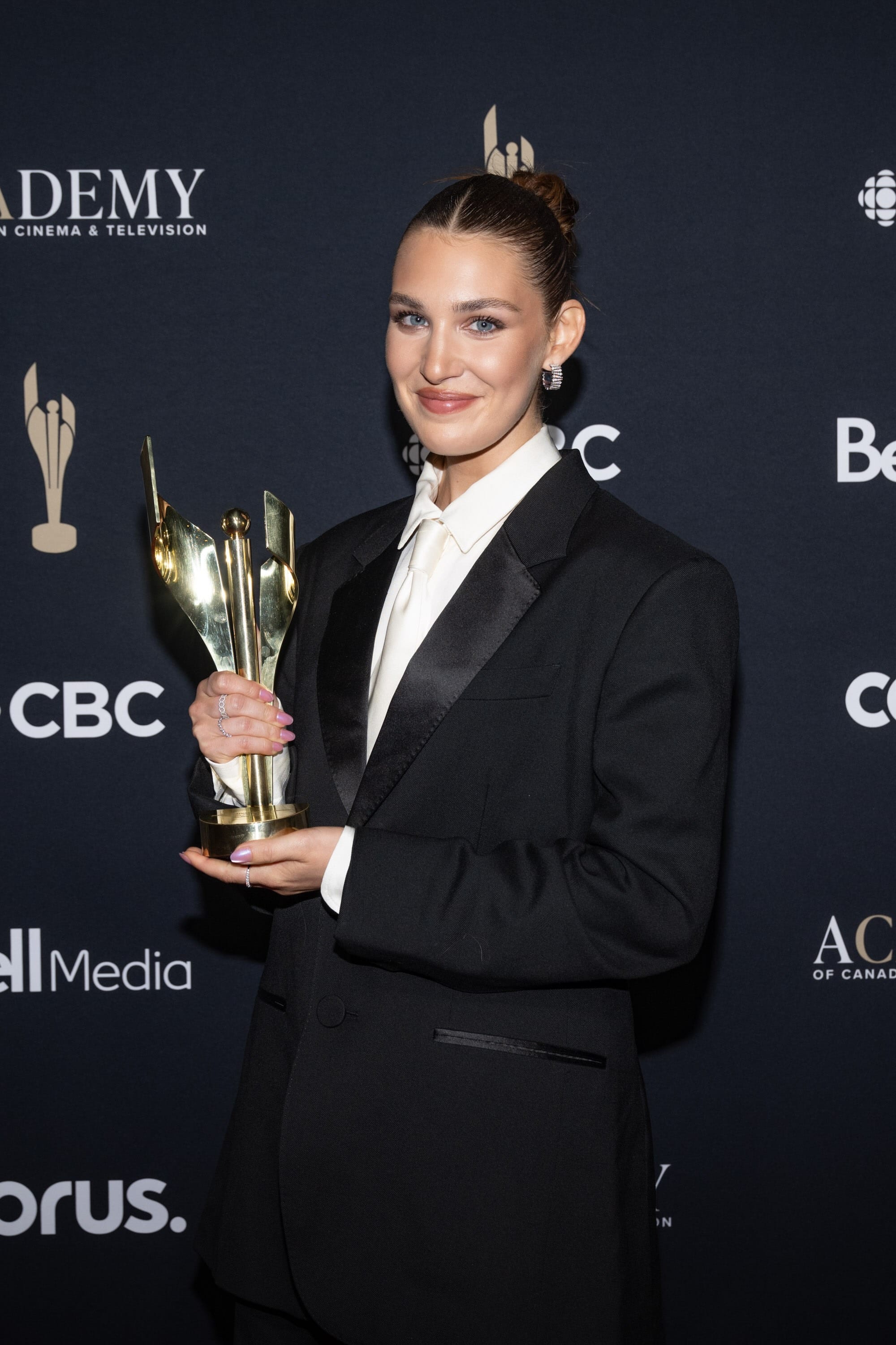 Prix Écrans canadiens 2026: Sophie Nélisse reçoit le prix Radius des ...