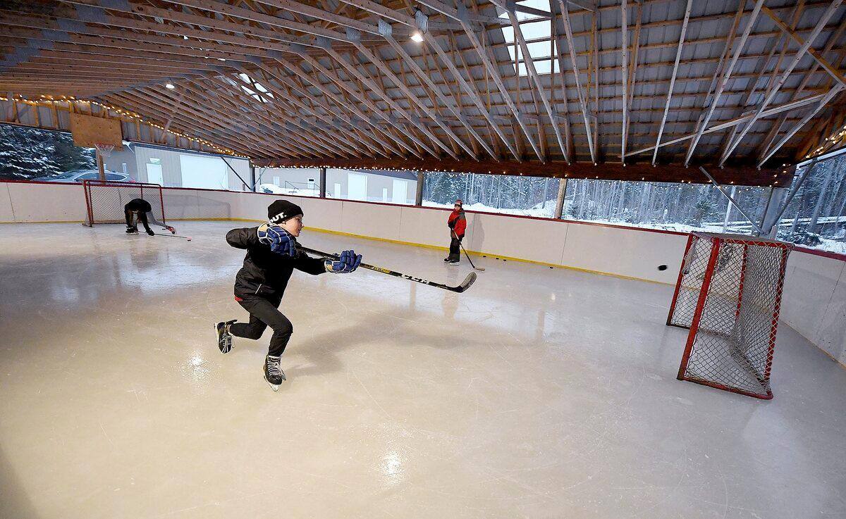 [EN IMAGES] Découvrez six patinoires maison spectaculaires conçues par ...