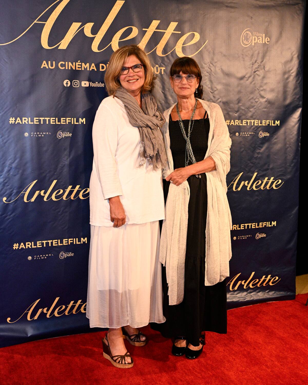 Tous les looks du tapis rouge de la première d'Arlette avec Maripier ...