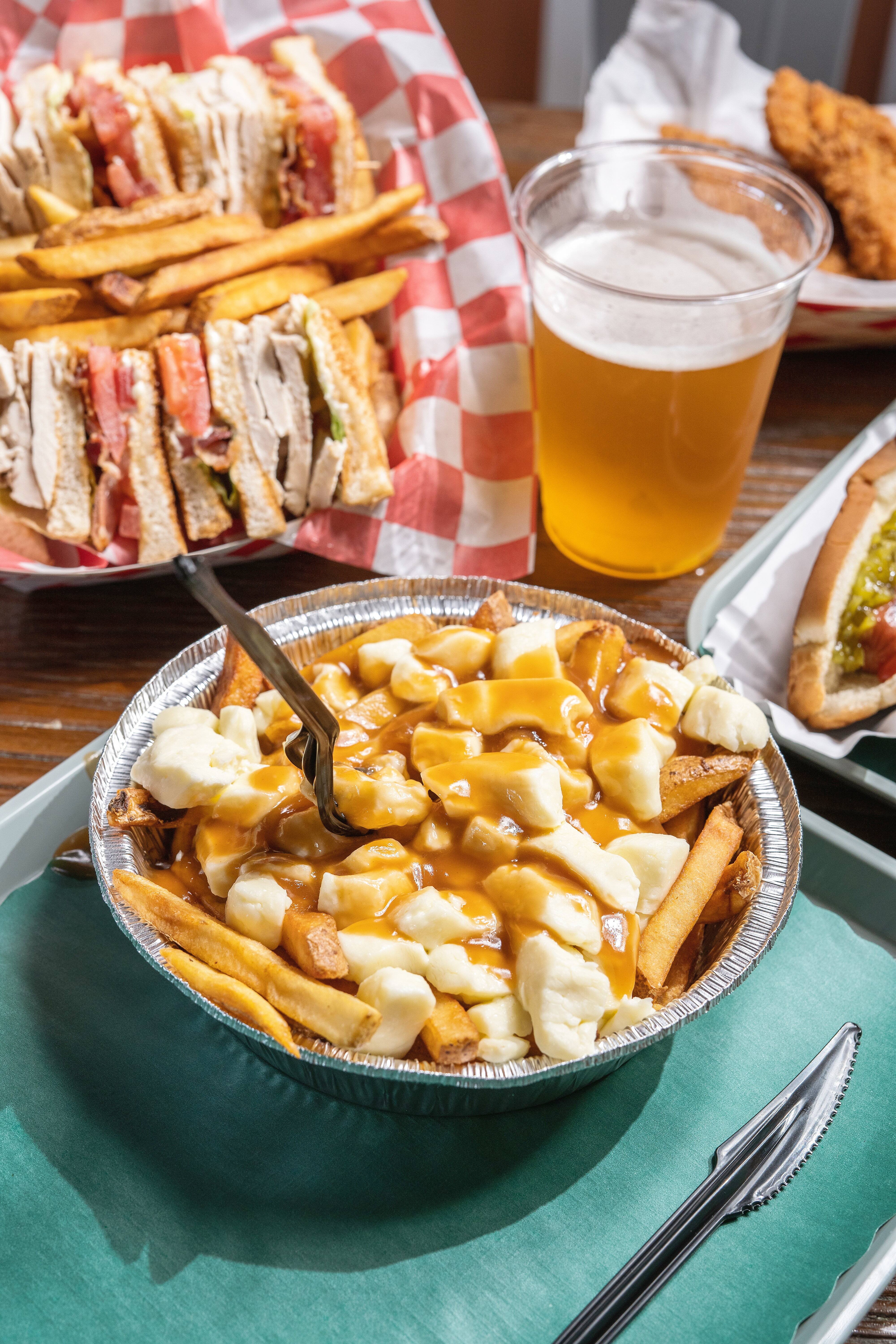 Voici le meilleur endroit pour manger une vraie poutine «100% Québec ...