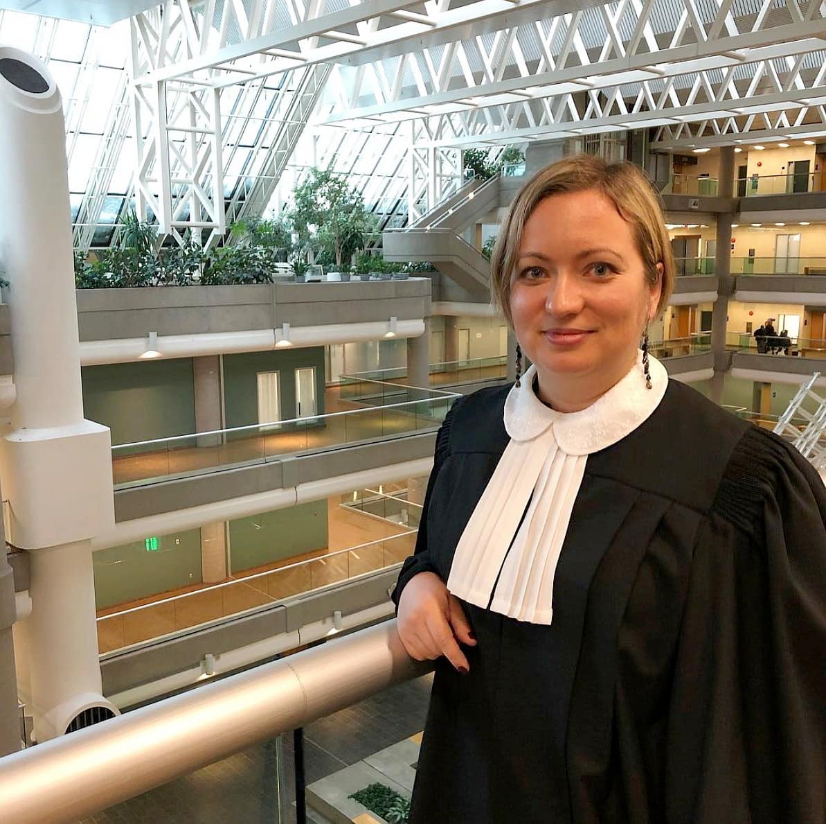 Le Barreau reprend les clients de cette avocate en immigration radiée | JDM