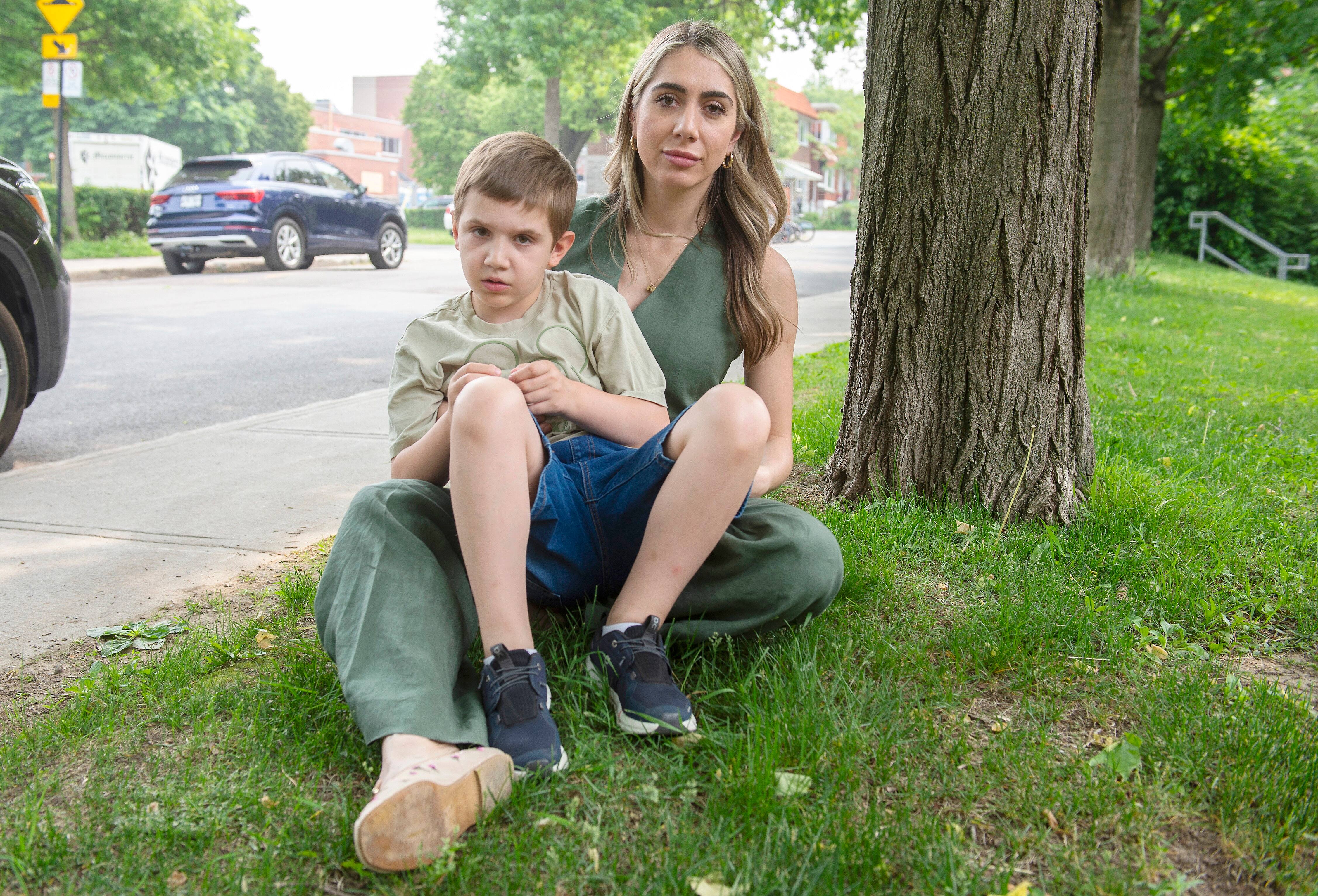 «Je suis en panique»: pas de camp de jour pour leurs enfants autistes | JDM