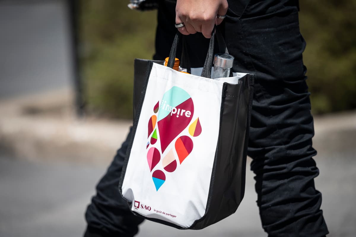 10,5 M$ en 10 ans pour la SAQ grâce aux sacs réutilisables | TVA Nouvelles
