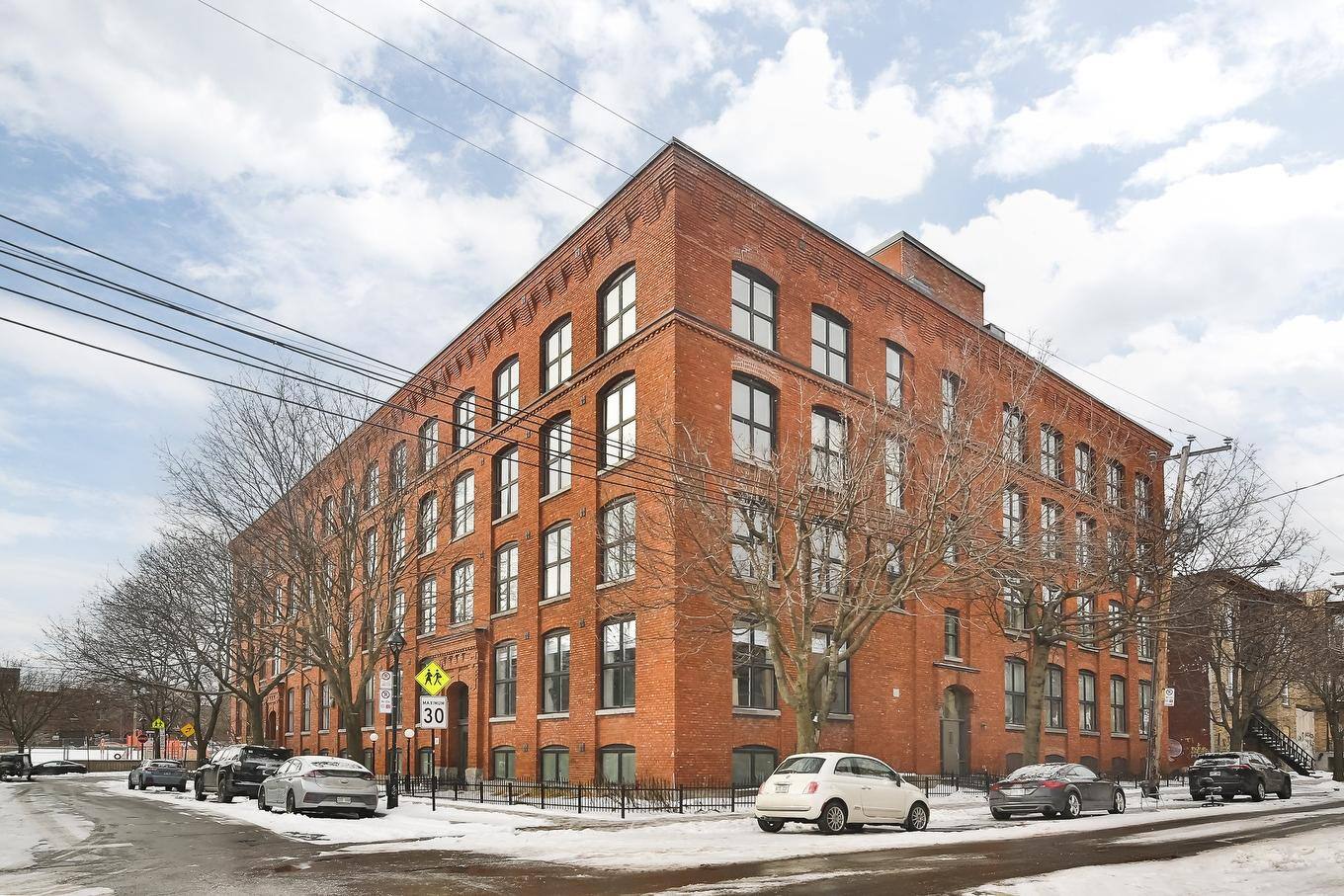 Un magnifique condo avec vue panoramique à vendre dans le Mile-End pour ...