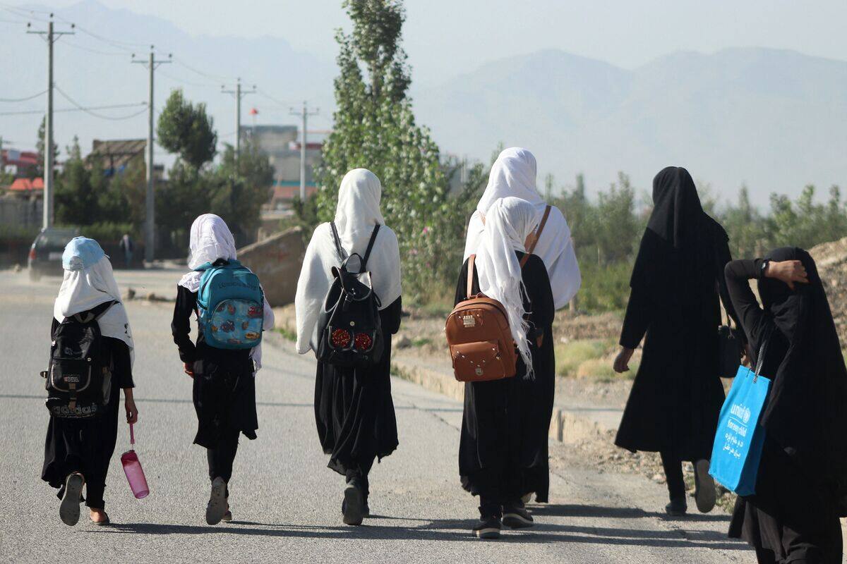 Afghanistan: manifestation contre la fermeture d’écoles secondaires ...