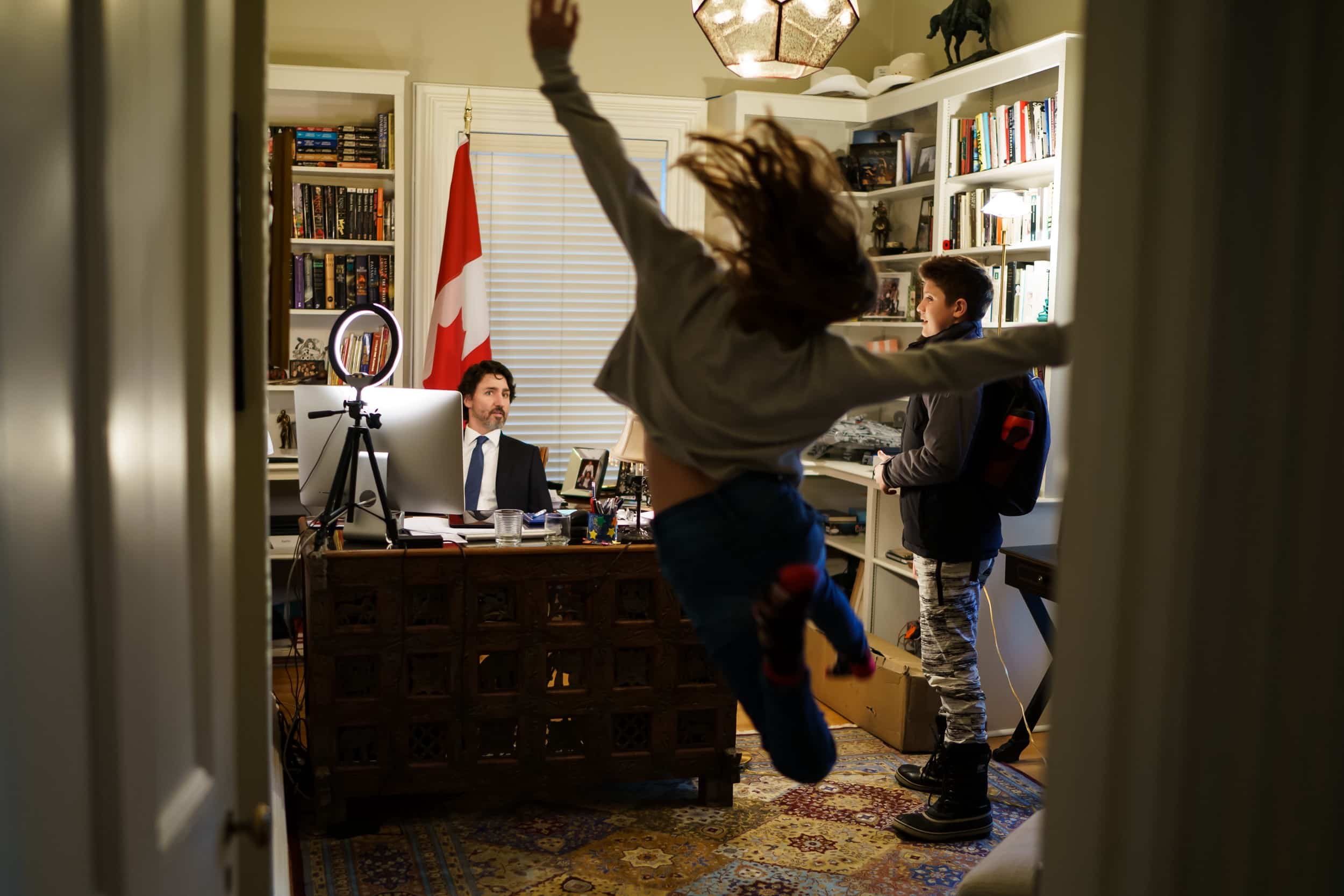 Le photographe officiel de Justin Trudeau présente ses photos les plus ...