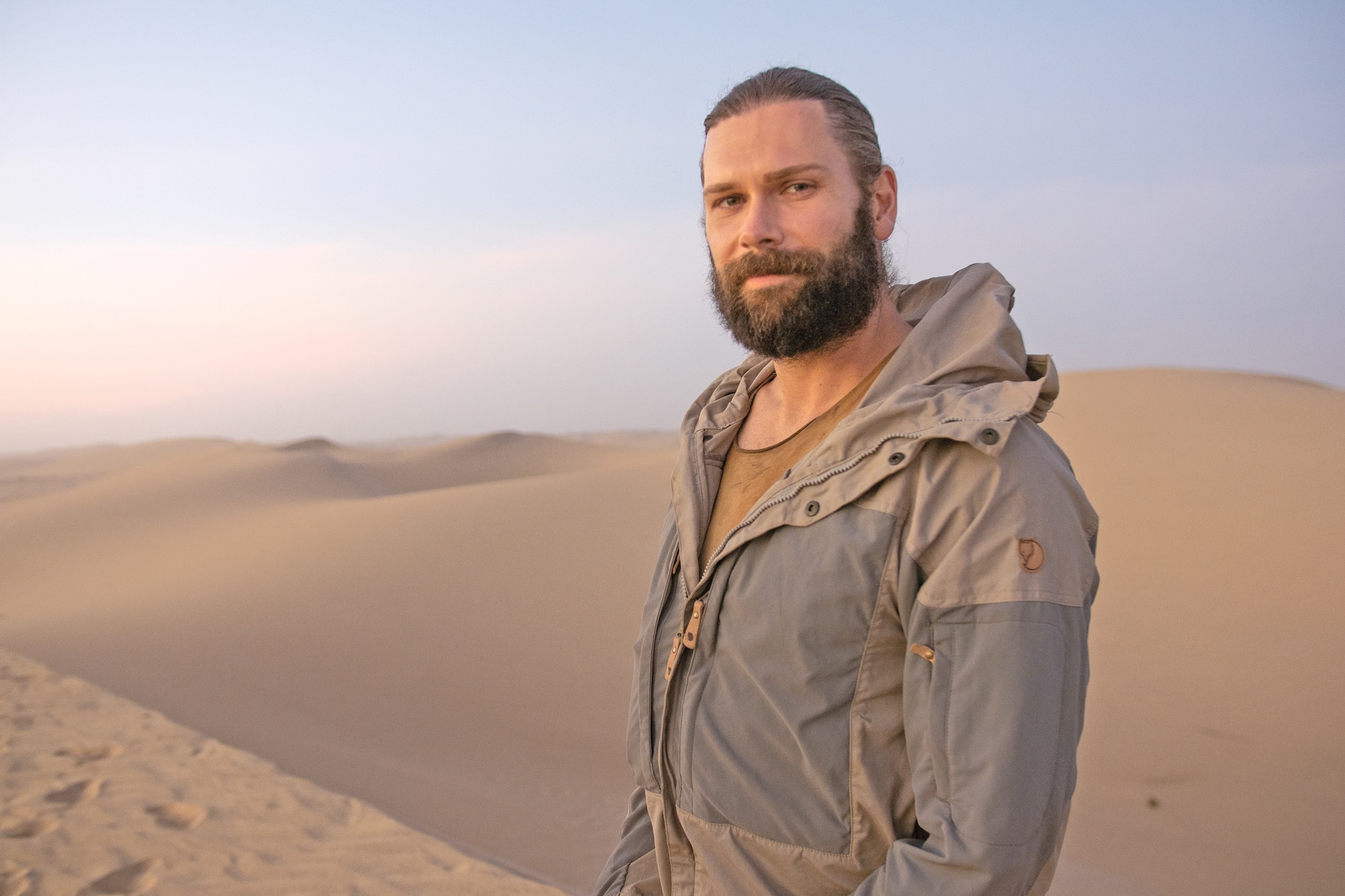 Le conférencier controversé Guillaume Dulude poursuit une chroniqueuse du «Devoir» | JDM