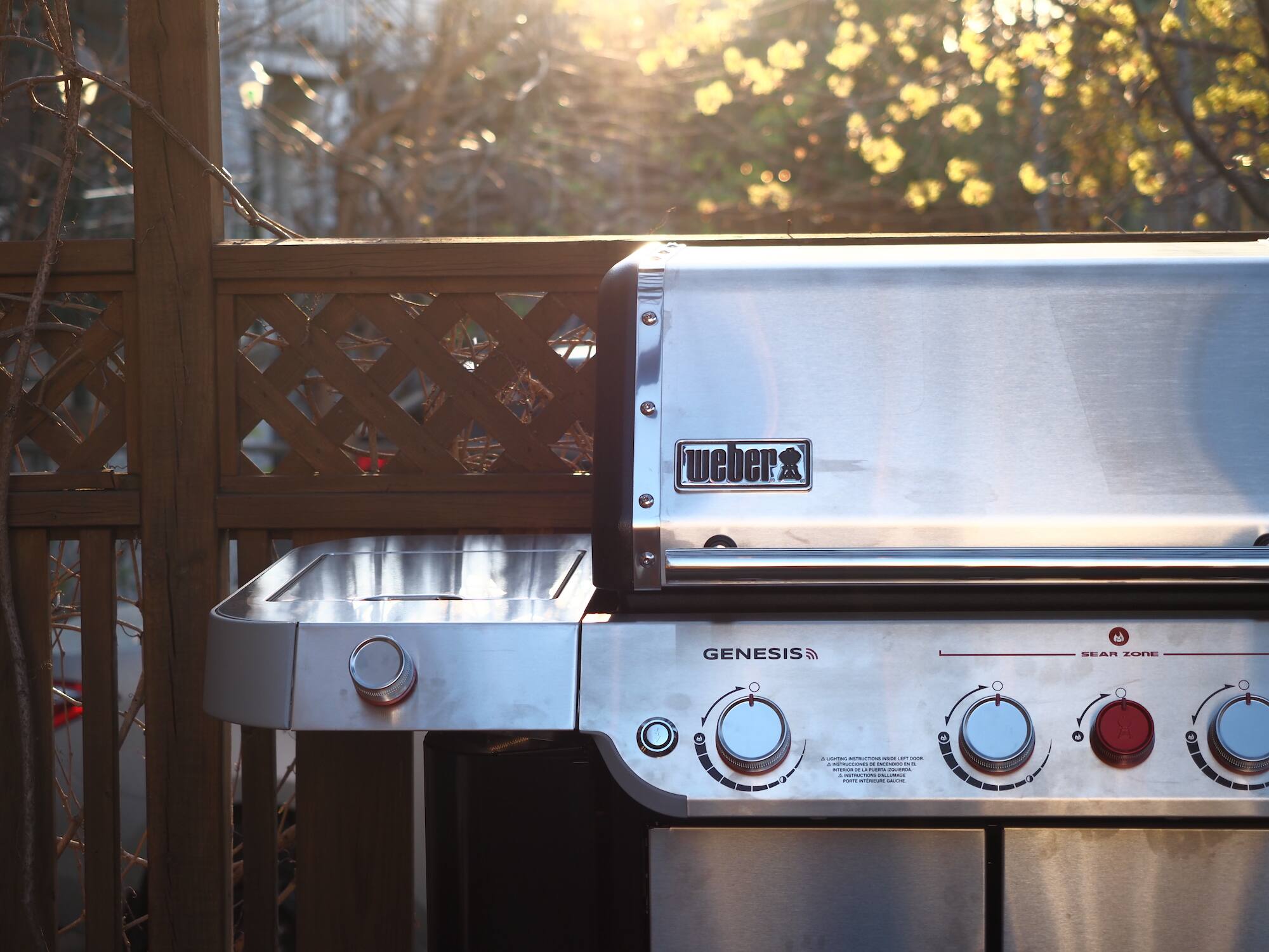 Essai du Weber Genesis connecté: une cuisine sur le patio | JDM