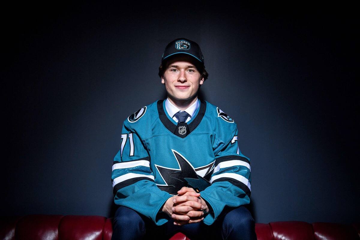 Celebrini donne ses premiers coups de patin à l'entraînement des Sharks ...