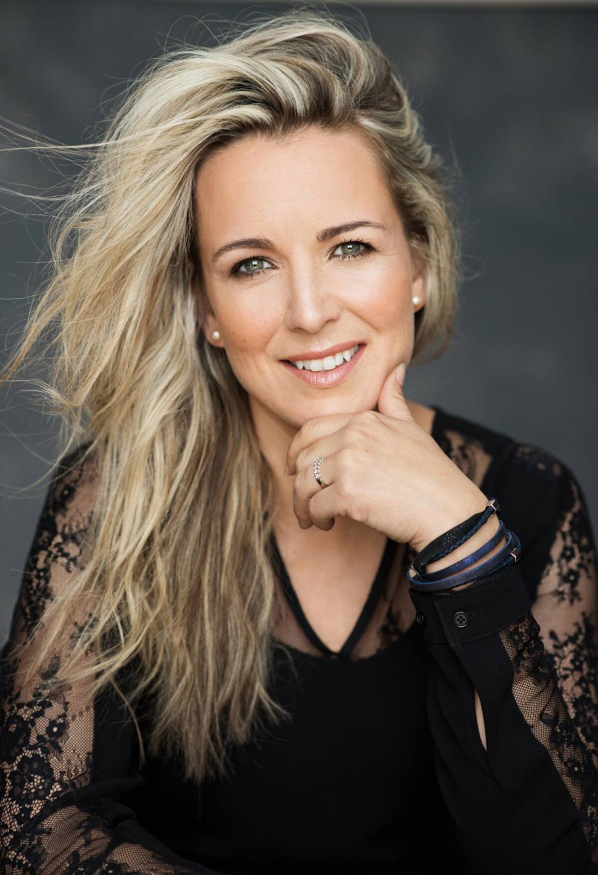 First public outing for Julie Houle and her lover – Archyde